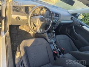 Volkswagen Jetta 2011 Liepāja, ar dzinēja tilpumu 1.20 L un nobraukumu 173 tūkst. km par 3700 €, foto 4 vietnē AUTOMOTO.COM.LV