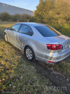 Volkswagen Jetta 2011 Liepāja, ar dzinēja tilpumu 1.20 L un nobraukumu 173 tūkst. km par 3700 €, foto 5 vietnē AUTOMOTO.COM.LV