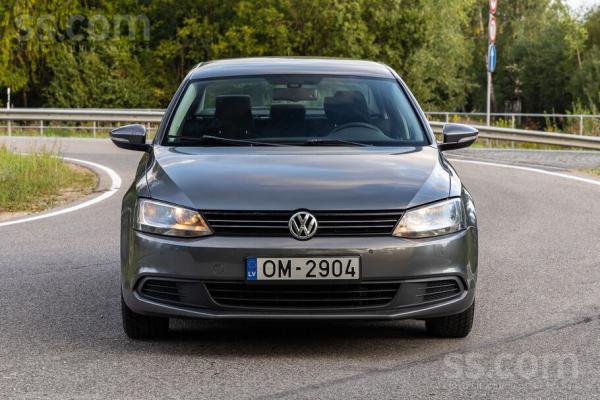 Volkswagen Jetta 2011 in Jelgava, with an engine capacity of 2.00 L and mileage of 290 thousand km for 4500 €, photo 3 on AUTOMOTO.COM.LV