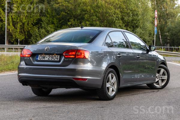 Volkswagen Jetta 2011 in Jelgava, with an engine capacity of 2.00 L and mileage of 290 thousand km for 4500 €, photo 5 on AUTOMOTO.COM.LV