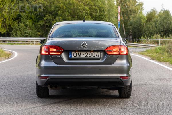 Volkswagen Jetta 2011 in Jelgava, with an engine capacity of 2.00 L and mileage of 290 thousand km for 4500 €, photo 6 on AUTOMOTO.COM.LV