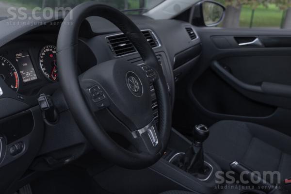 Volkswagen Jetta 2011 in Jelgava, with an engine capacity of 2.00 L and mileage of 290 thousand km for 4500 €, photo 8 on AUTOMOTO.COM.LV