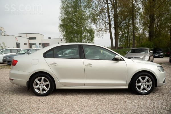 Volkswagen Jetta 2012 Liepāja, ar dzinēja tilpumu 1.20 L un nobraukumu 166 tūkst. km par 2500 €, foto 4 vietnē AUTOMOTO.COM.LV