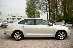 Volkswagen Jetta 2012 Liepāja, ar dzinēja tilpumu 1.20 L un nobraukumu 166 tūkst. km par 2500 €, foto 4 vietnē AUTOMOTO.COM.LV