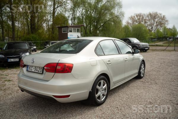 Volkswagen Jetta 2012 Liepāja, ar dzinēja tilpumu 1.20 L un nobraukumu 166 tūkst. km par 2500 €, foto 5 vietnē AUTOMOTO.COM.LV