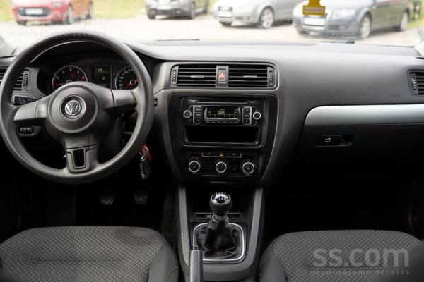 Volkswagen Jetta 2012 Liepāja, ar dzinēja tilpumu 1.20 L un nobraukumu 166 tūkst. km par 2500 €, foto 9 vietnē AUTOMOTO.COM.LV