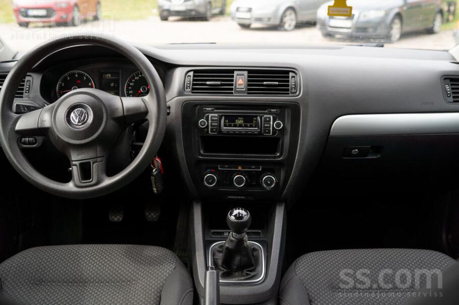 Volkswagen Jetta 2012 Liepāja, ar dzinēja tilpumu 1.20 L un nobraukumu 166 tūkst. km par 2500 €, foto 9 vietnē AUTOMOTO.COM.LV