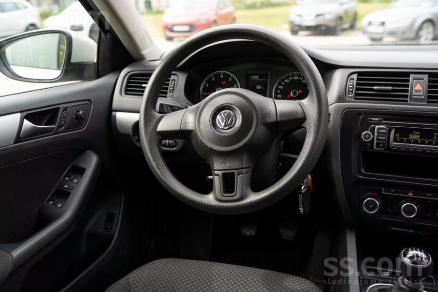 Volkswagen Jetta 2012 Liepāja, ar dzinēja tilpumu 1.20 L un nobraukumu 166 tūkst. km par 2500 €, foto 10 vietnē AUTOMOTO.COM.LV
