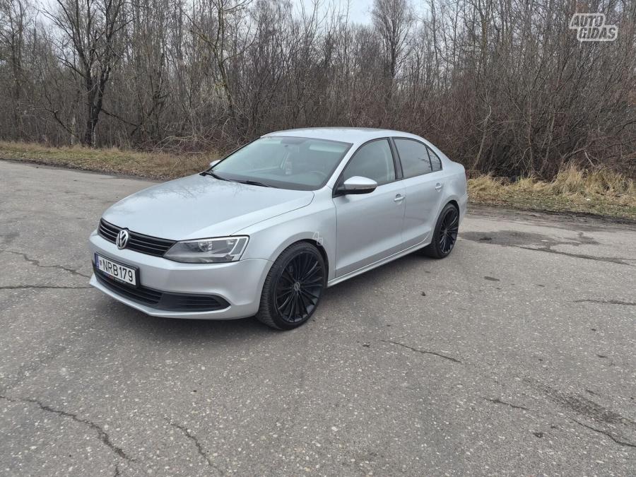 Volkswagen Jetta 2012 in Kaunas, with an engine capacity of 1.20 L and mileage of 148 thousand km for 3999 €, photo 1 on AUTOMOTO.COM.LV