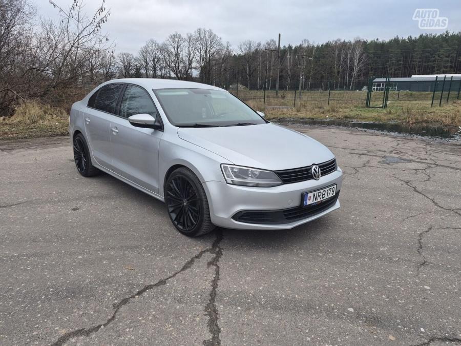 Volkswagen Jetta 2012 in Kaunas, with an engine capacity of 1.20 L and mileage of 148 thousand km for 3999 €, photo 3 on AUTOMOTO.COM.LV
