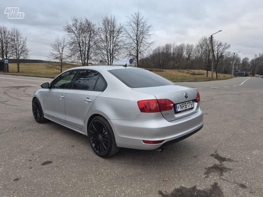 Volkswagen Jetta 2012 in Kaunas, with an engine capacity of 1.20 L and mileage of 148 thousand km for 3999 €, photo 8 on AUTOMOTO.COM.LV