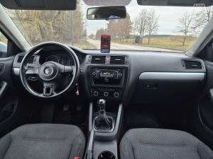 Volkswagen Jetta 2012 in Kaunas, with an engine capacity of 1.20 L and mileage of 148 thousand km for 3999 €, photo 10 on AUTOMOTO.COM.LV