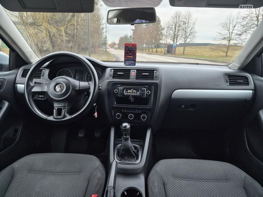 Volkswagen Jetta 2012 in Kaunas, with an engine capacity of 1.20 L and mileage of 148 thousand km for 3999 €, photo 10 on AUTOMOTO.COM.LV
