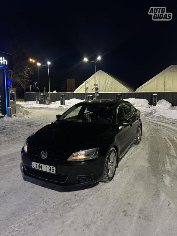 Volkswagen Jetta 2012 in Klaipeda, with an engine capacity of 2.00 L and mileage of 270 thousand km for 4350 €, photo 1 on AUTOMOTO.COM.LV