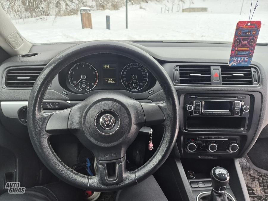 Volkswagen Jetta 2012 Kauņa, ar dzinēja tilpumu 1.20 L un nobraukumu 145 tūkst. km par 3700 €, foto 13 vietnē AUTOMOTO.COM.LV