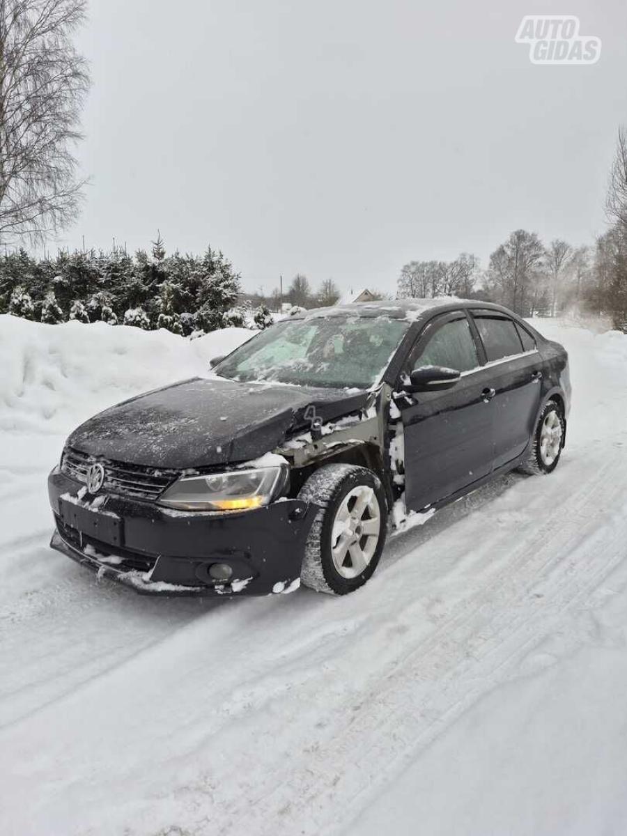 Volkswagen Jetta 2012 in Kelme, with an engine capacity of 2.00 L and mileage of 350 thousand km for 2300 €, photo 5 on AUTOMOTO.COM.LV