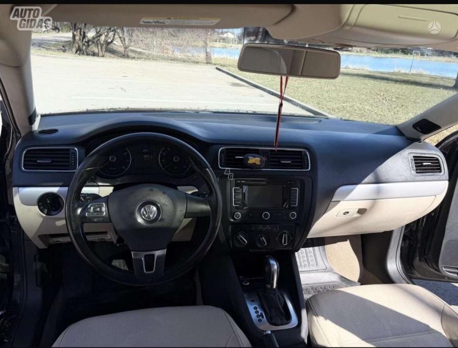 Volkswagen Jetta 2012 Kretinga, ar dzinēja tilpumu 2.50 L un nobraukumu 213 tūkst. km par 3200 €, foto 6 vietnē AUTOMOTO.COM.LV