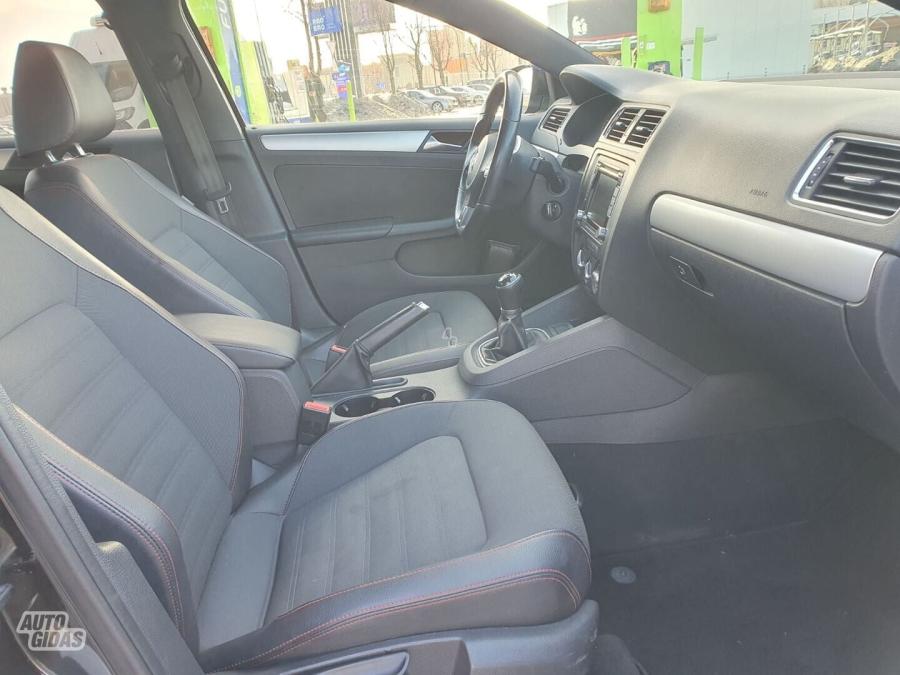 Volkswagen Jetta 2012 Ariogala, ar dzinēja tilpumu 2.00 L un nobraukumu 155 tūkst. km par 4600 €, foto 17 vietnē AUTOMOTO.COM.LV