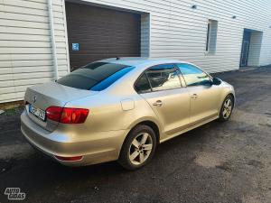 Volkswagen Jetta 2012 in Vilnius, with an engine capacity of 2.00 L and mileage of 364 thousand km for 2600 €, photo 3 on AUTOMOTO.COM.LV