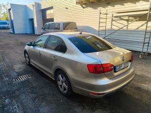 Volkswagen Jetta 2012 in Vilnius, with an engine capacity of 2.00 L and mileage of 364 thousand km for 2600 €, photo 5 on AUTOMOTO.COM.LV
