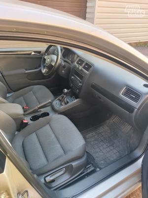 Volkswagen Jetta 2012 in Vilnius, with an engine capacity of 2.00 L and mileage of 364 thousand km for 2600 €, photo 7 on AUTOMOTO.COM.LV