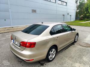 Volkswagen Jetta 2012 in Vilnius, with an engine capacity of 2.00 L and mileage of 364 thousand km for 2900 €, photo 4 on AUTOMOTO.COM.LV