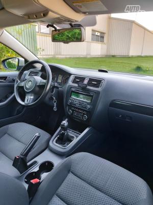 Volkswagen Jetta 2012 in Vilnius, with an engine capacity of 2.00 L and mileage of 364 thousand km for 2900 €, photo 8 on AUTOMOTO.COM.LV