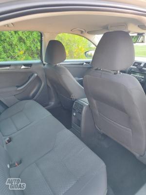 Volkswagen Jetta 2012 in Vilnius, with an engine capacity of 2.00 L and mileage of 364 thousand km for 2900 €, photo 9 on AUTOMOTO.COM.LV