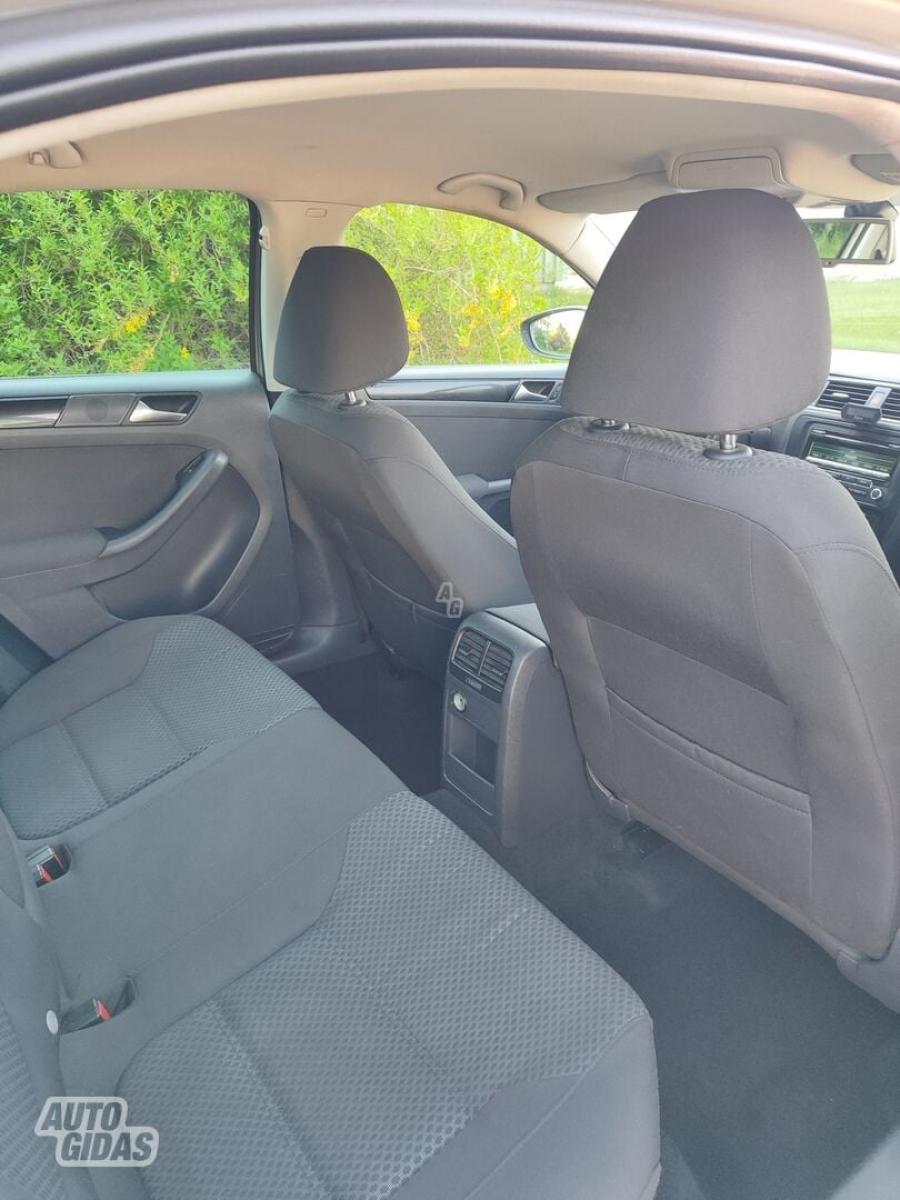 Volkswagen Jetta 2012 in Vilnius, with an engine capacity of 2.00 L and mileage of 364 thousand km for 2900 €, photo 9 on AUTOMOTO.COM.LV