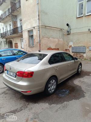 Volkswagen Jetta 2012 in Kaunas, with an engine capacity of 1.60 L and mileage of 220 thousand km for 3200 €, photo 3 on AUTOMOTO.COM.LV