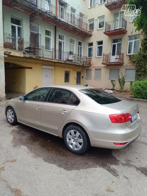 Volkswagen Jetta 2012 in Kaunas, with an engine capacity of 1.60 L and mileage of 220 thousand km for 3200 €, photo 4 on AUTOMOTO.COM.LV