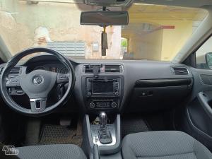Volkswagen Jetta 2012 in Kaunas, with an engine capacity of 1.60 L and mileage of 220 thousand km for 3200 €, photo 5 on AUTOMOTO.COM.LV