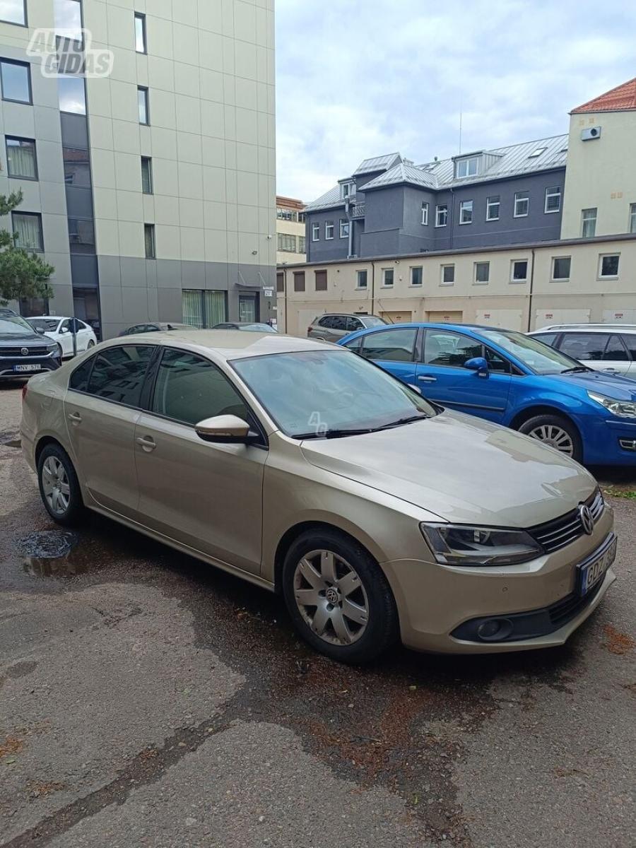 Volkswagen Jetta 2012 in Kaunas, with an engine capacity of 1.60 L and mileage of 220 thousand km for 3200 €, photo 6 on AUTOMOTO.COM.LV