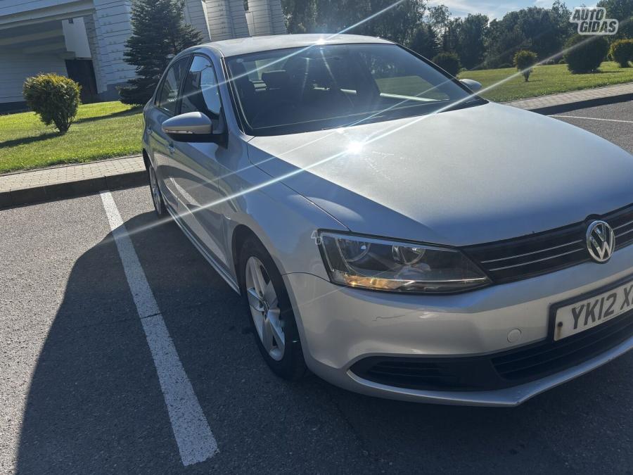 Volkswagen Jetta 2012 in Elektrenai, with an engine capacity of 2.00 L and mileage of 147 thousand km for 2500 €, photo 3 on AUTOMOTO.COM.LV