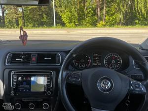 Volkswagen Jetta 2012 in Elektrenai, with an engine capacity of 2.00 L and mileage of 147 thousand km for 2500 €, photo 4 on AUTOMOTO.COM.LV