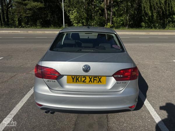 Volkswagen Jetta 2012 in Elektrenai, with an engine capacity of 2.00 L and mileage of 147 thousand km for 2500 €, photo 4 on AUTOMOTO.COM.LV