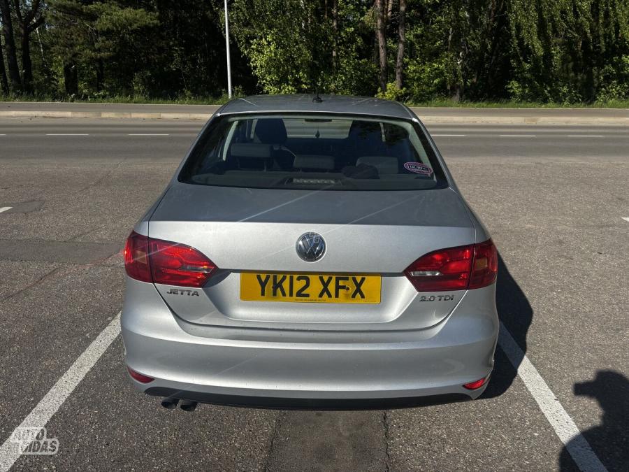 Volkswagen Jetta 2012 in Elektrenai, with an engine capacity of 2.00 L and mileage of 147 thousand km for 2500 €, photo 5 on AUTOMOTO.COM.LV