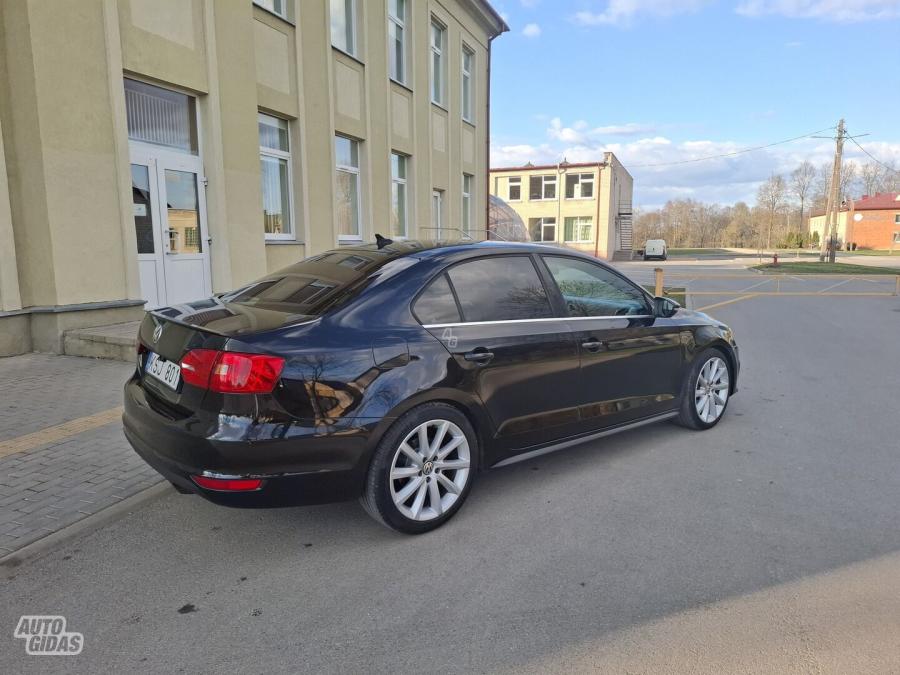 Volkswagen Jetta 2012 in Ariogala, with an engine capacity of 2.00 L and mileage of 155 thousand km for 4100 €, photo 4 on AUTOMOTO.COM.LV