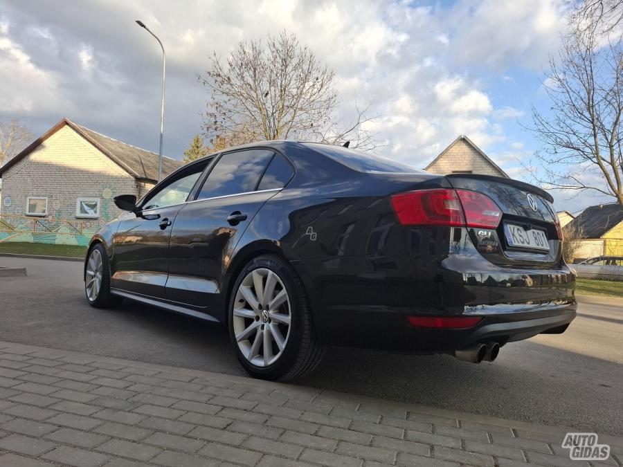 Volkswagen Jetta 2012 in Ariogala, with an engine capacity of 2.00 L and mileage of 155 thousand km for 4100 €, photo 7 on AUTOMOTO.COM.LV