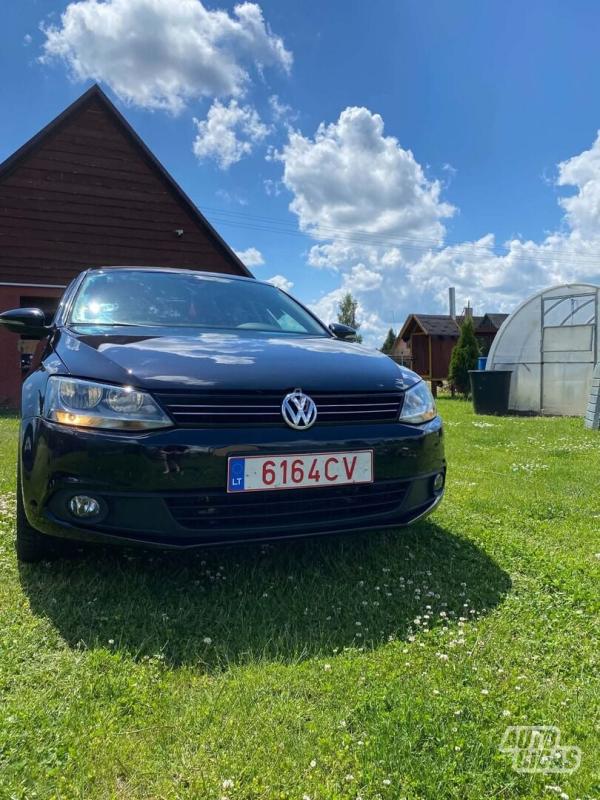 Volkswagen Jetta 2012 in Siauliai, with an engine capacity of 2.00 L and mileage of 413 thousand km for 3850 €, photo 1 on AUTOMOTO.COM.LV
