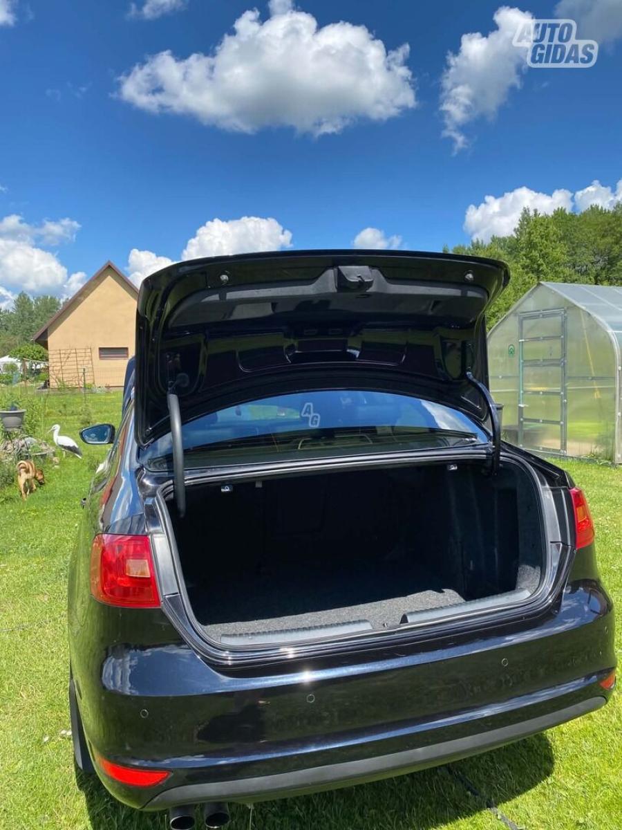 Volkswagen Jetta 2012 Šauļi, ar dzinēja tilpumu 2.00 L un nobraukumu 413 tūkst. km par 3850 €, foto 8 vietnē AUTOMOTO.COM.LV