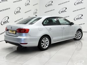 Volkswagen Jetta 2012 in Vilnius, with an engine capacity of 1.60 L and mileage of 198 thousand km for 5000 €, photo 3 on AUTOMOTO.COM.LV