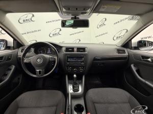 Volkswagen Jetta 2012 in Vilnius, with an engine capacity of 1.60 L and mileage of 198 thousand km for 5000 €, photo 4 on AUTOMOTO.COM.LV