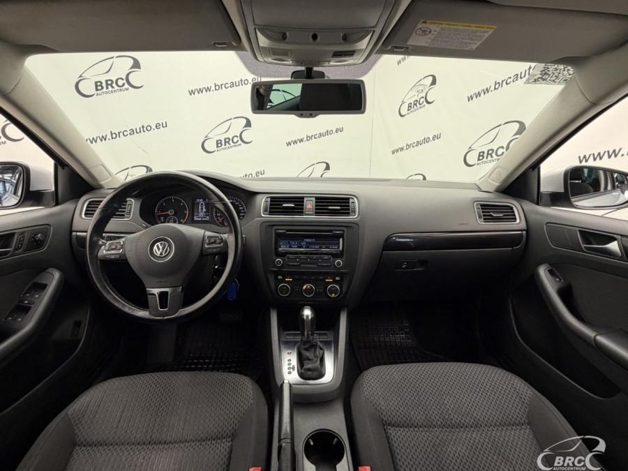 Volkswagen Jetta 2012 in Vilnius, with an engine capacity of 1.60 L and mileage of 198 thousand km for 5000 €, photo 4 on AUTOMOTO.COM.LV