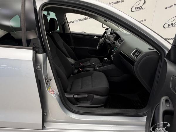 Volkswagen Jetta 2012 in Vilnius, with an engine capacity of 1.60 L and mileage of 198 thousand km for 5000 €, photo 4 on AUTOMOTO.COM.LV