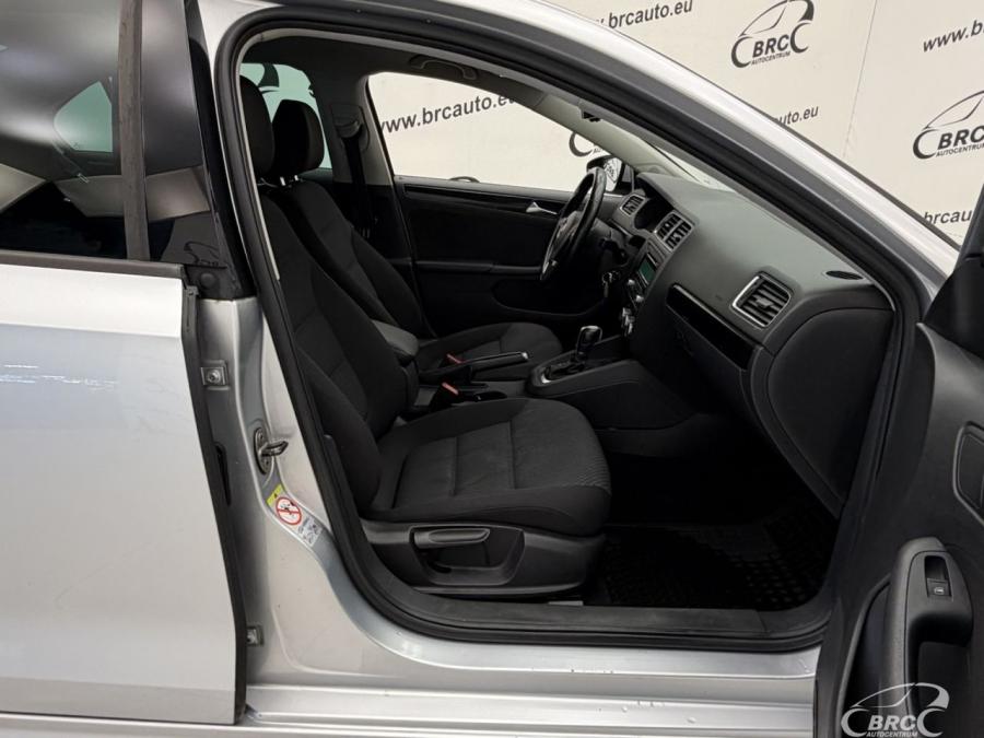 Volkswagen Jetta 2012 in Vilnius, with an engine capacity of 1.60 L and mileage of 198 thousand km for 5000 €, photo 5 on AUTOMOTO.COM.LV