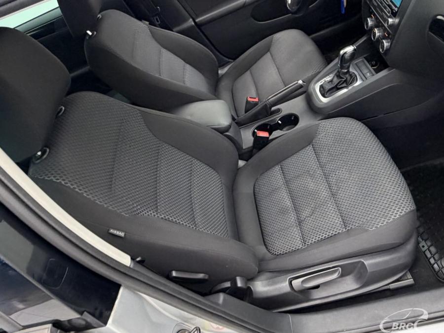 Volkswagen Jetta 2012 in Vilnius, with an engine capacity of 1.60 L and mileage of 198 thousand km for 5000 €, photo 6 on AUTOMOTO.COM.LV