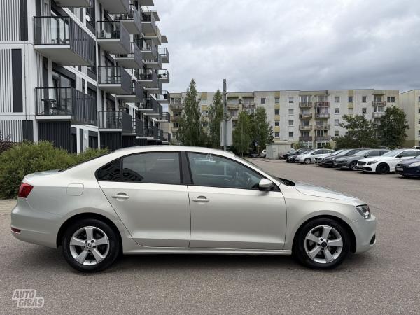 Volkswagen Jetta 2012 in Vilnius, with an engine capacity of 1.60 L and mileage of 204 thousand km for 3500 €, photo 4 on AUTOMOTO.COM.LV