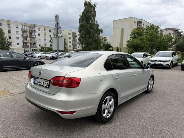 Volkswagen Jetta 2012 in Vilnius, with an engine capacity of 1.60 L and mileage of 204 thousand km for 3500 €, photo 5 on AUTOMOTO.COM.LV