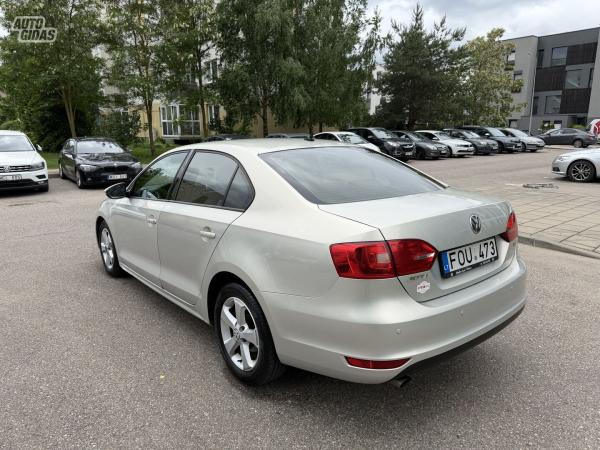 Volkswagen Jetta 2012 in Vilnius, with an engine capacity of 1.60 L and mileage of 204 thousand km for 3500 €, photo 7 on AUTOMOTO.COM.LV